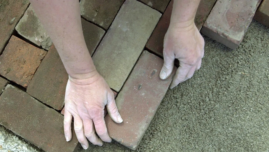9 innovative ideas for repurposing old pavers