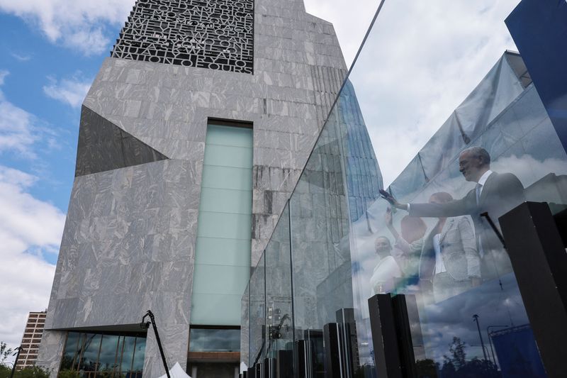 Obama celebrates opening of his presidential museum with call to ...