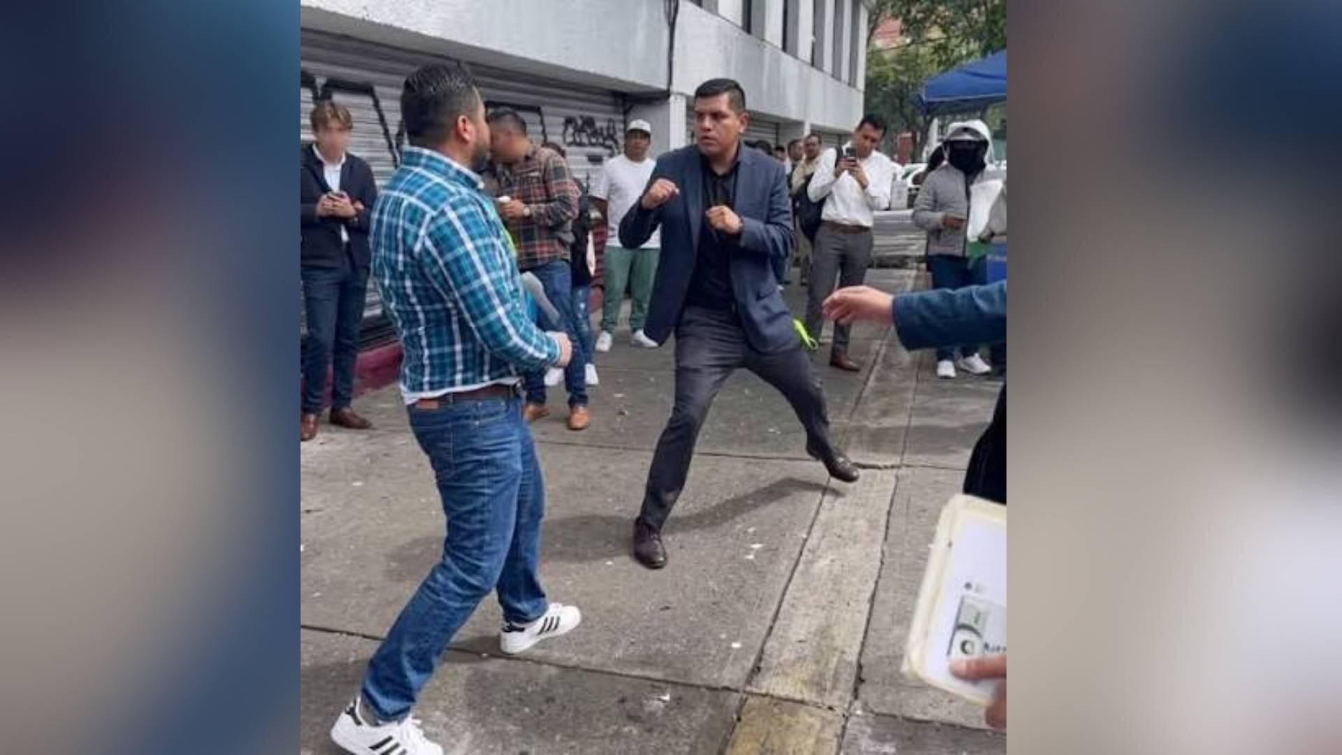 Contrató a un abogado pero acabó peleando a golpes contra él, mientras ...