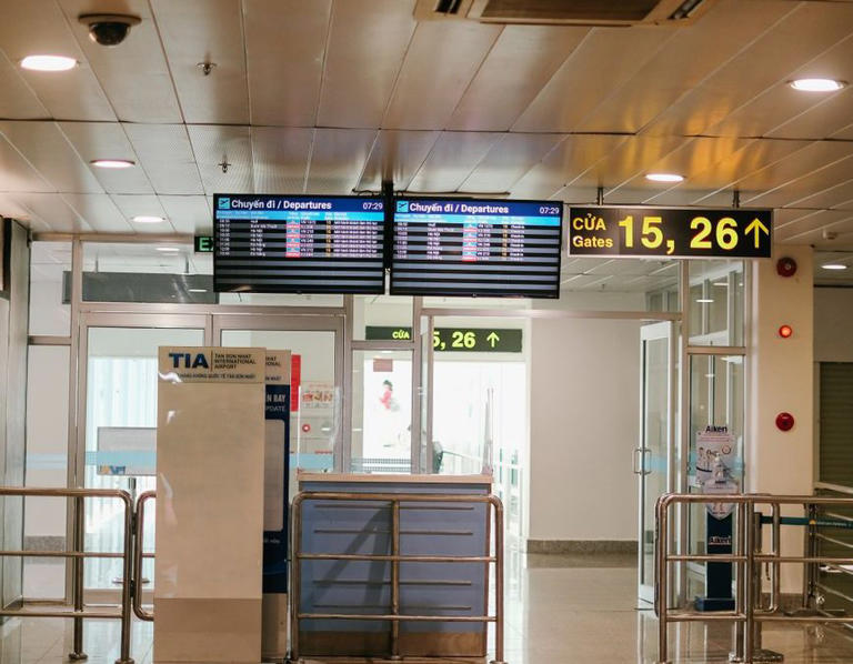 5 airport signs travelers keep missing and regret later