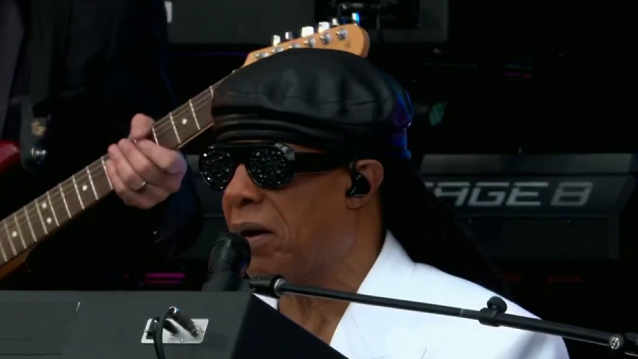 Stevie Wonder tells story of meeting Barack Obama for the first time