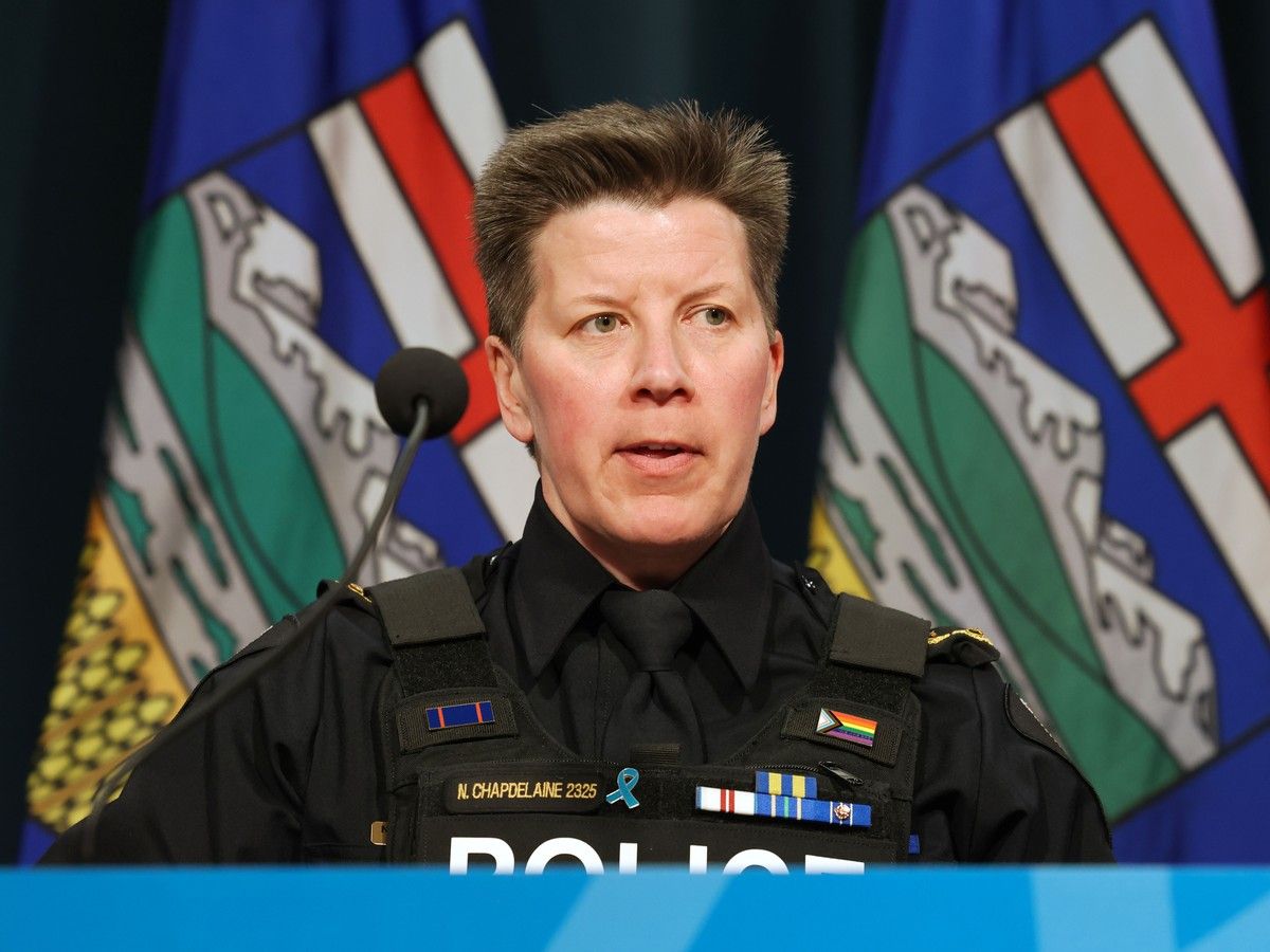 Edmonton police put a stop to referendum lawn-sign pickup plan