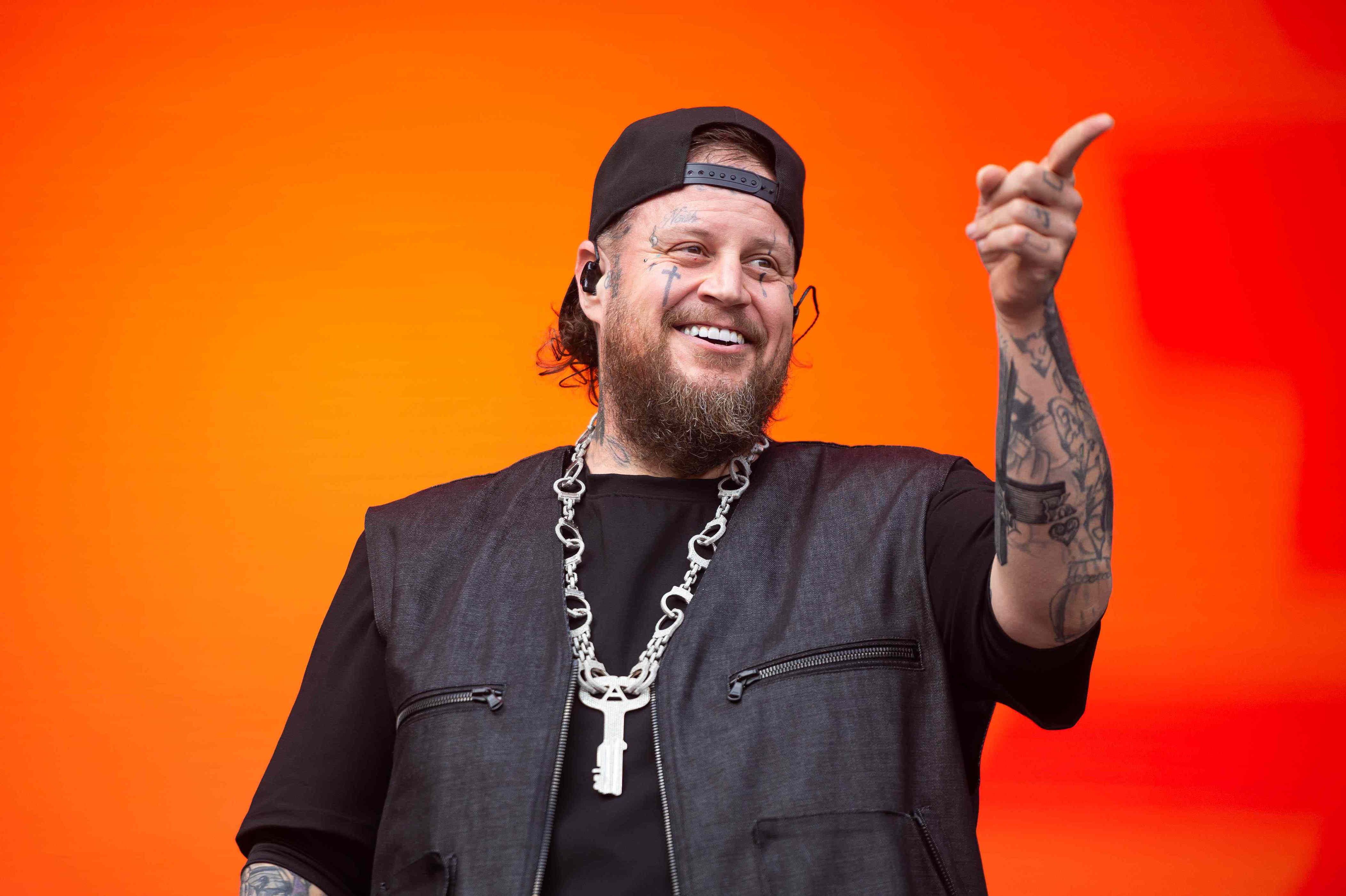 Jelly Roll addresses photo of himself and his 18-year-old daughter ...
