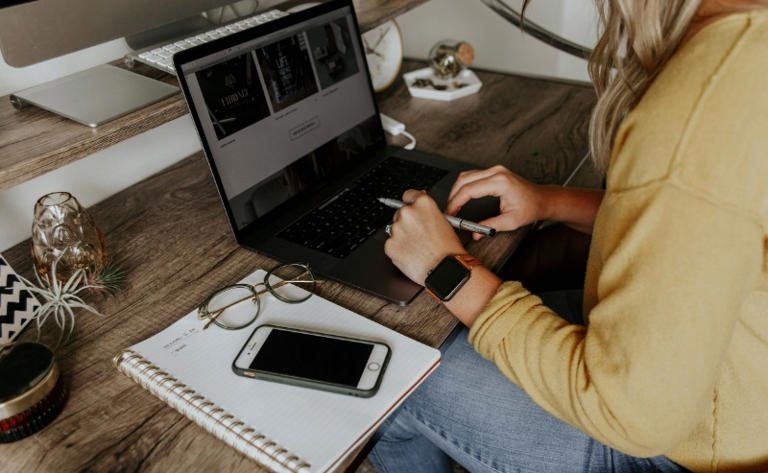 13 Simple Work-From-Home Jobs Paying Over $25 an Hour Could Boost Your ...