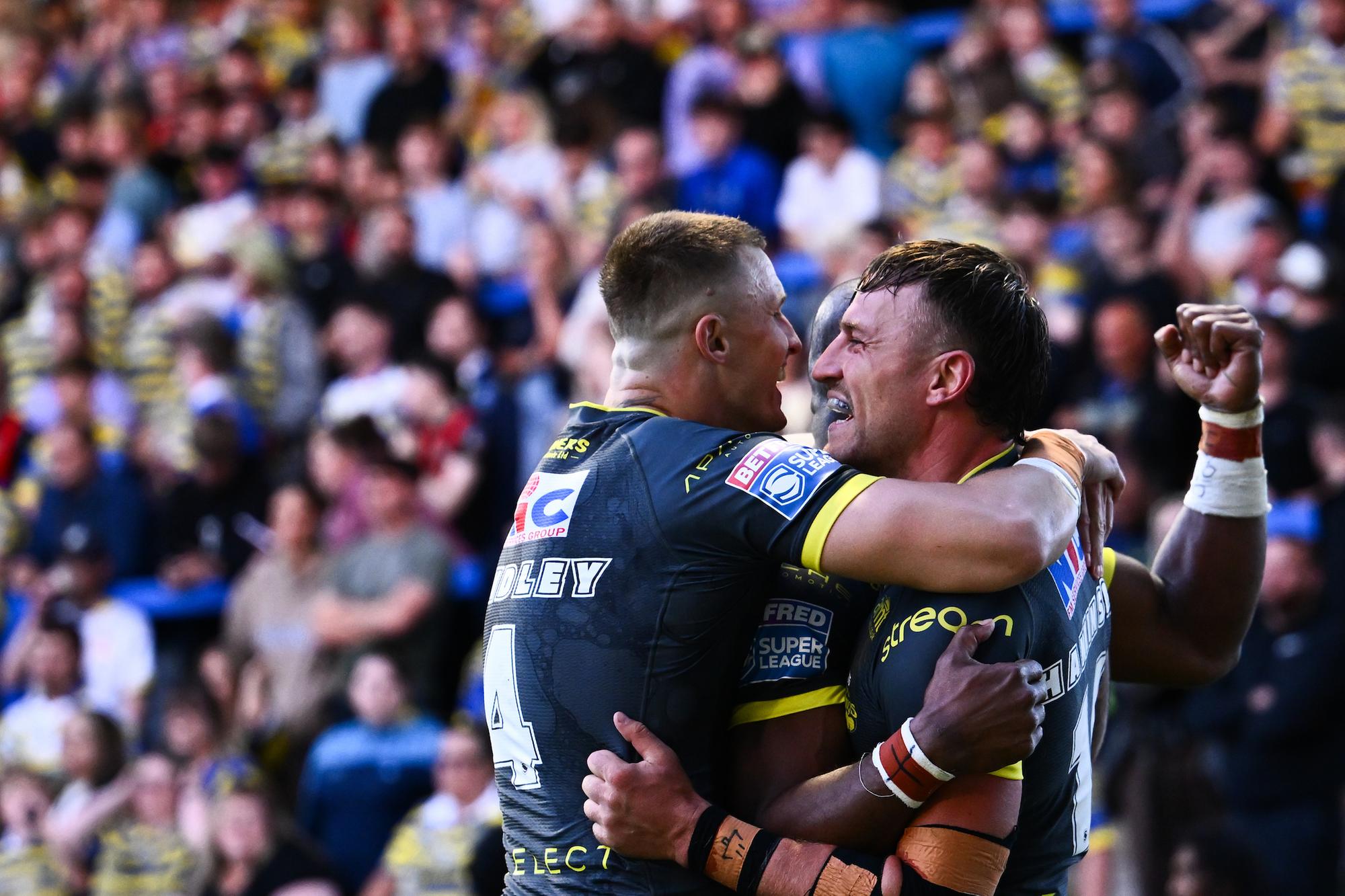 2 score 10/10 in Peter's Smith's Leeds Rhinos player ratings from huge ...