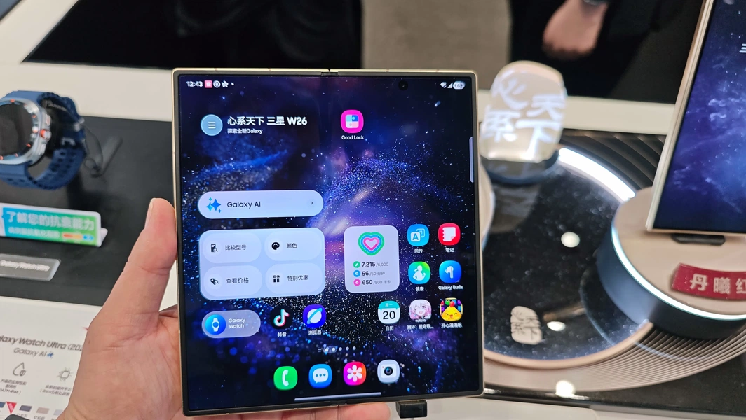 Turning smartphones into desktop workstations