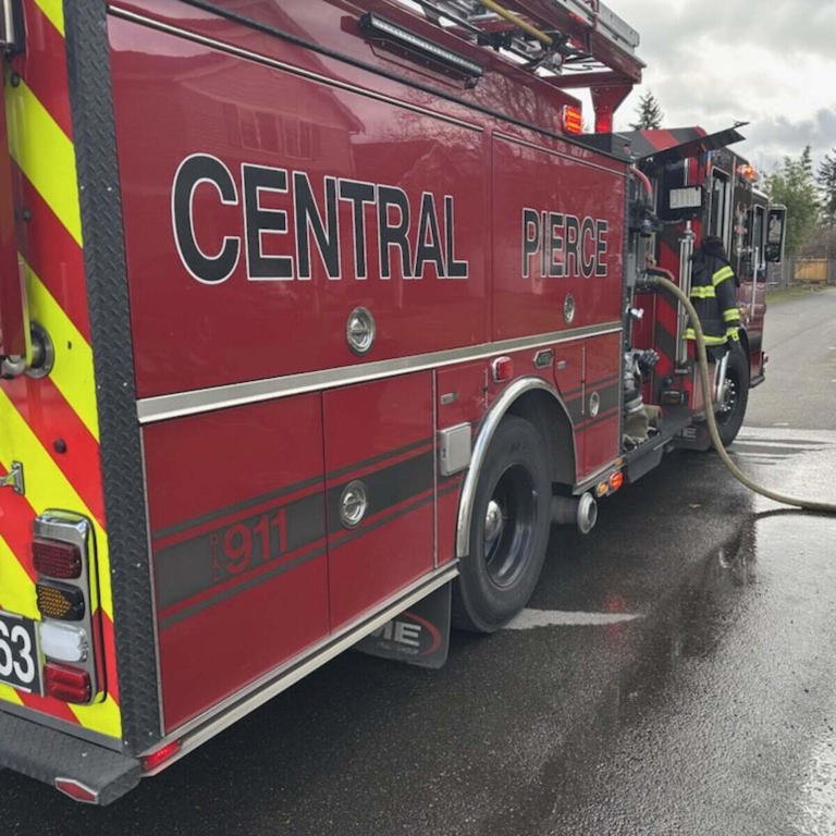 Crews put out mobile home fire in East Pierce County