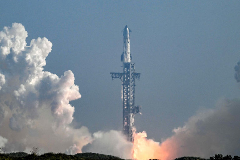 Here's how much traders expect SpaceX stock to move next week