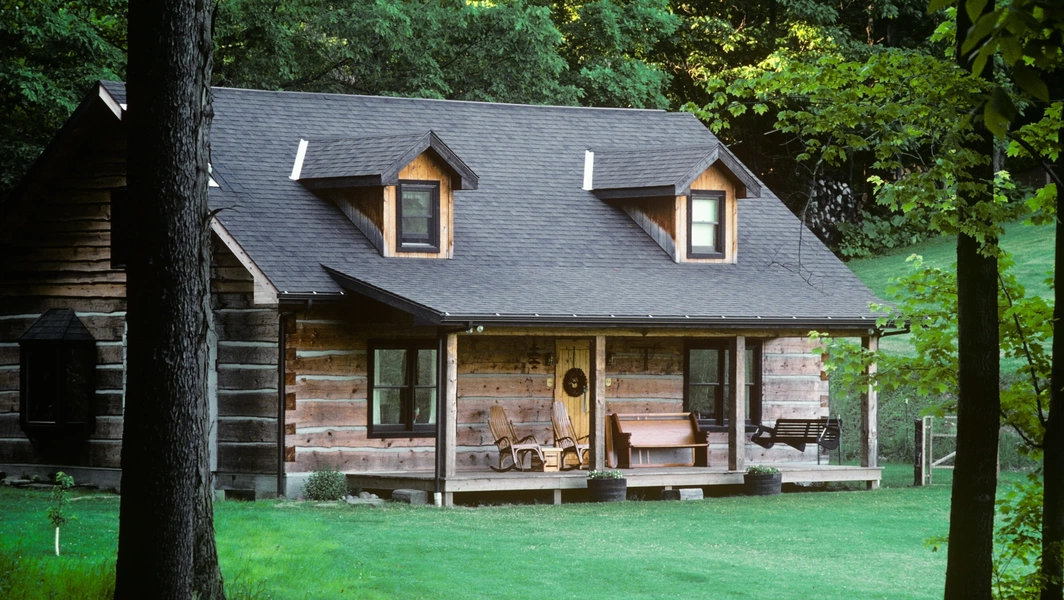 Rustic Verona log cabin with river views