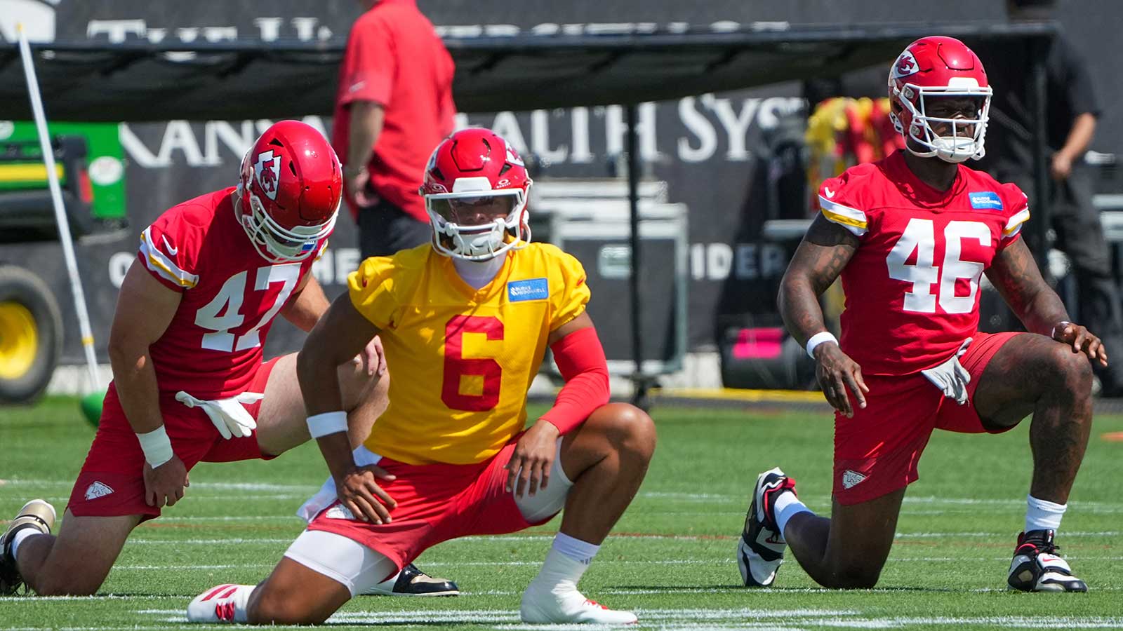 Chiefs insider implies Justin Fields is in danger of getting passed up ...
