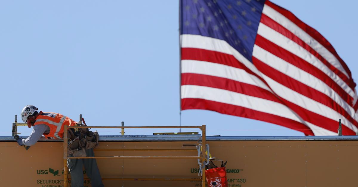 Unemployment applications fell to 226,000 last week, layoffs ...