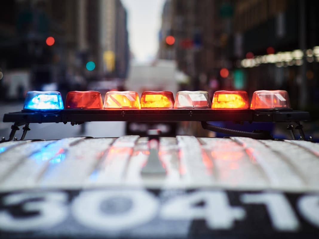 Man slashed in neck near Knicks championship parade