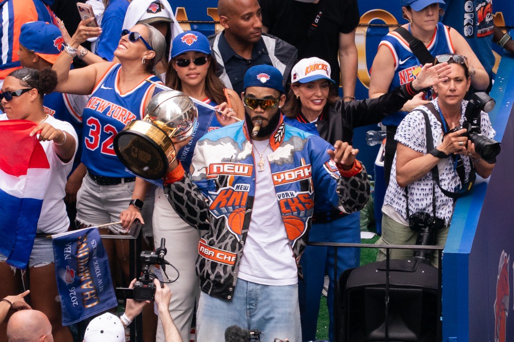 German soccer legend amazed by 'massive' Knicks championship parade