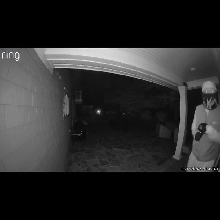 Wilton police search for suspect in attempted break-in