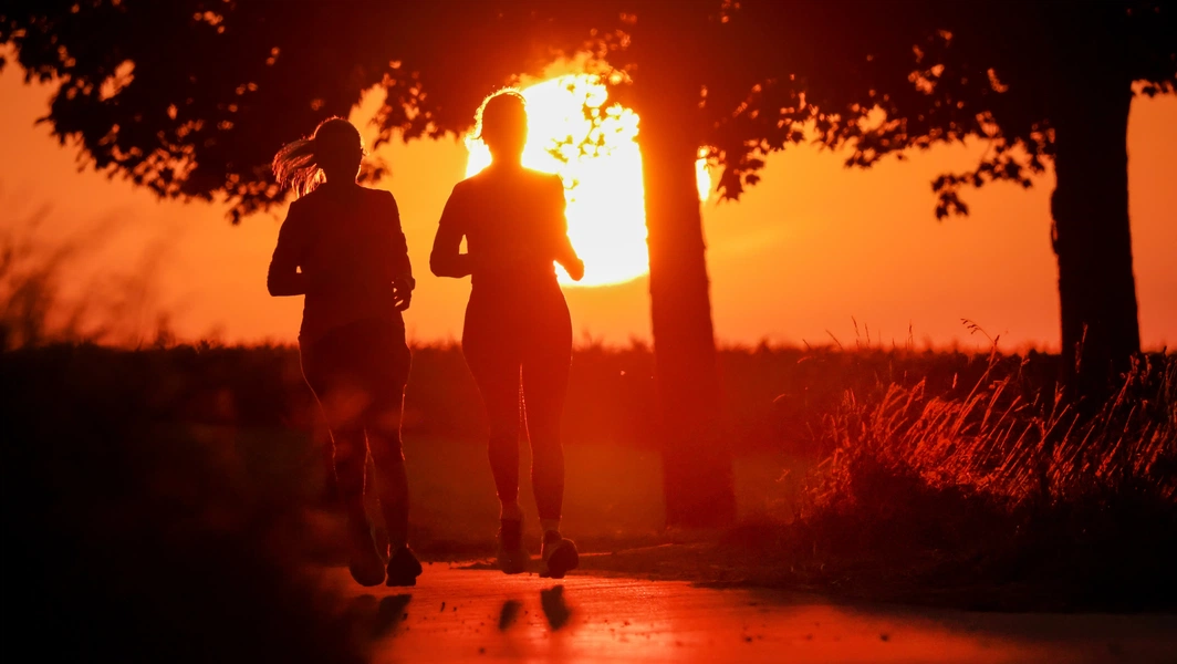 Morning vs evening workouts: Health and performance effects