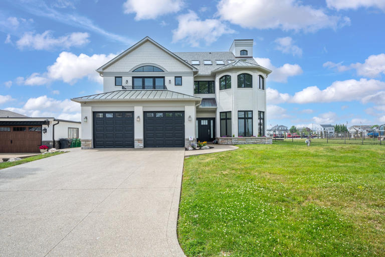 Look inside Uncle Kracker's $2.3 million Macomb County waterfront home
