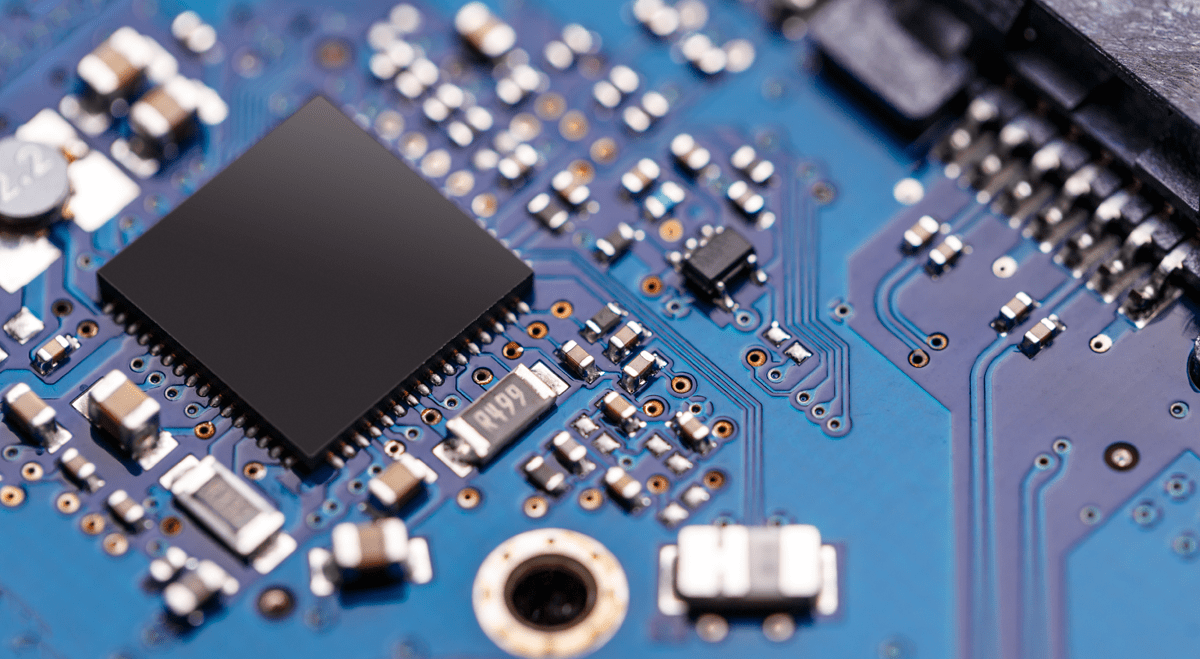 Intel jumps after Trump says Apple will partner on US chip production ...