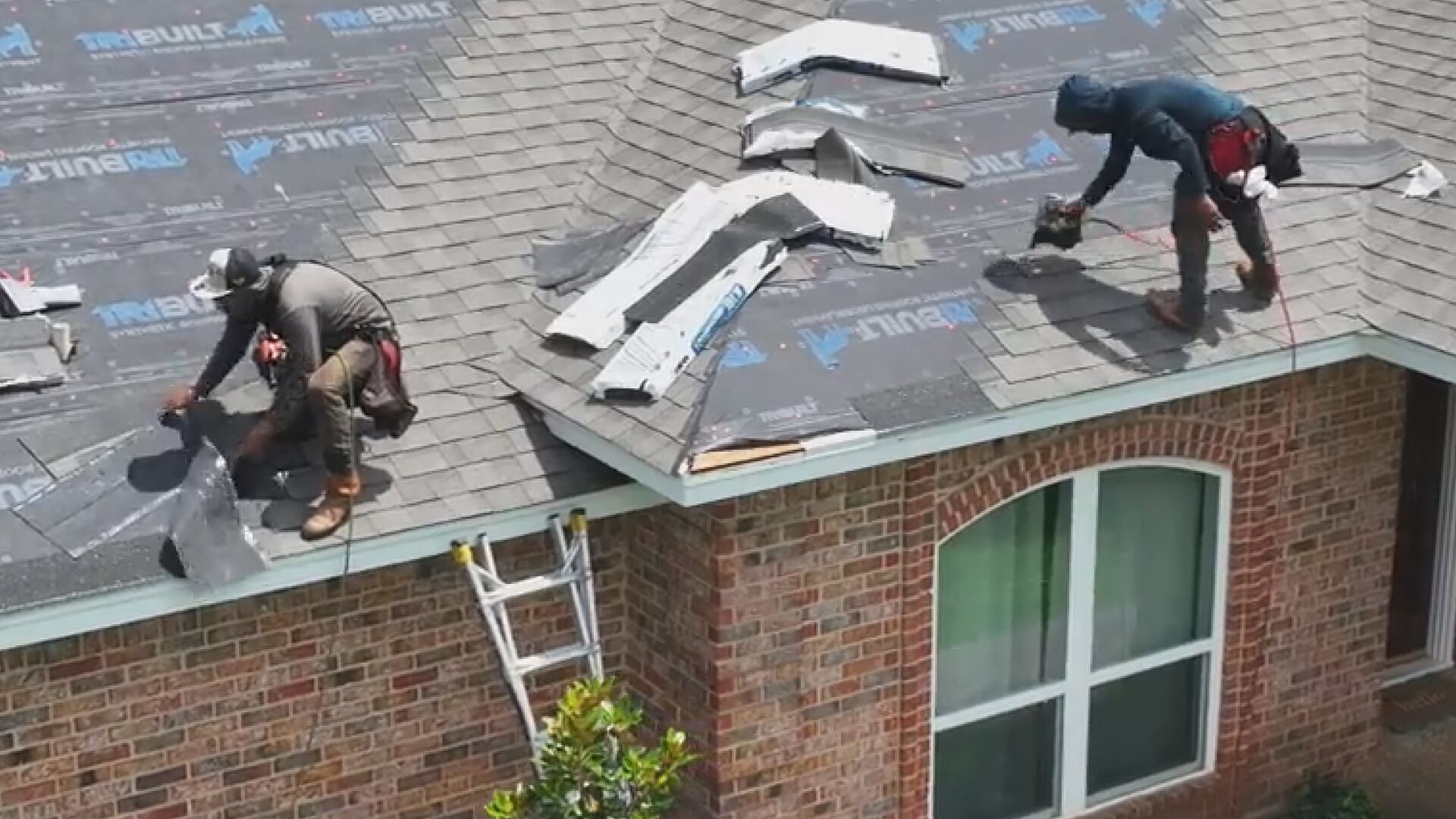 Roofing companies adjust schedules, increase breaks as Texas summer ...