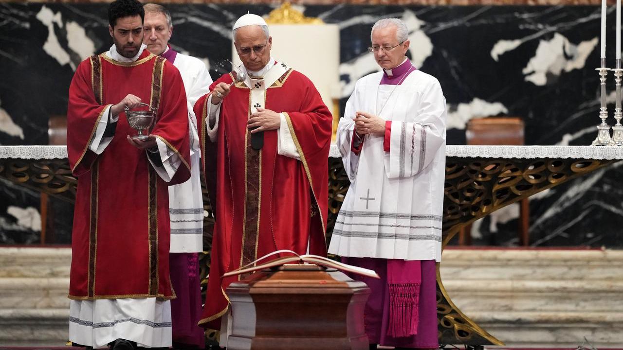 I funerali del cardinale Ruini in San Pietro, Papa Leone: «Pastore ...