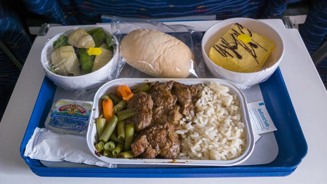 16 foods and drinks to avoid on airplanes