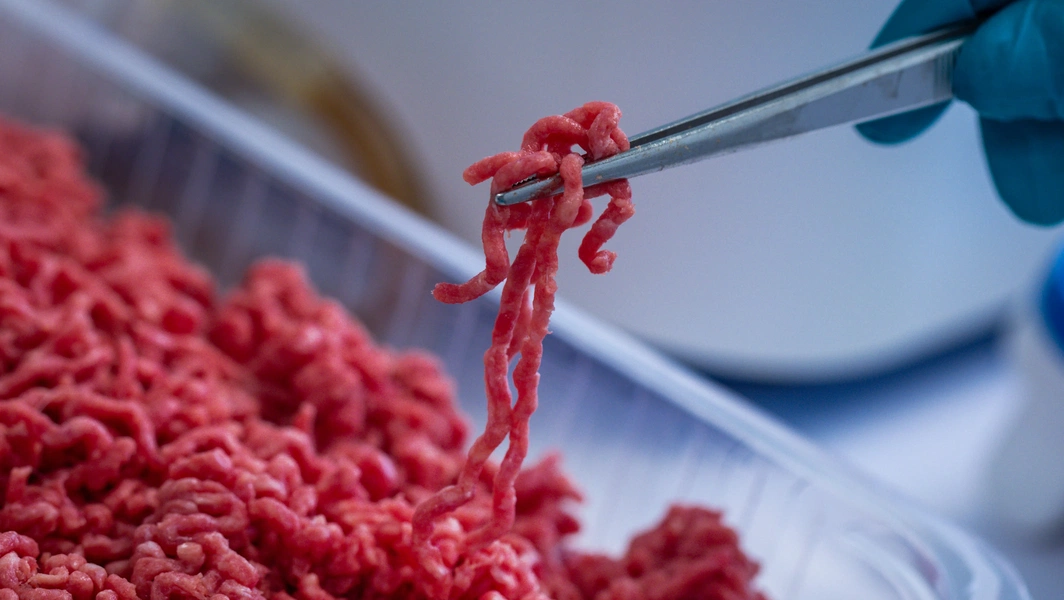 Experts warn damaged ground beef packaging raises safety risks