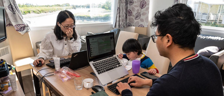 Stay-at-home mom model hits new low