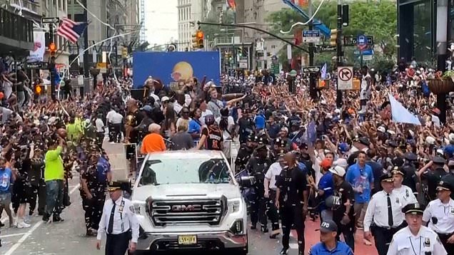 Thousands line the streets of New York to celebrate Knicks winning NBA ...