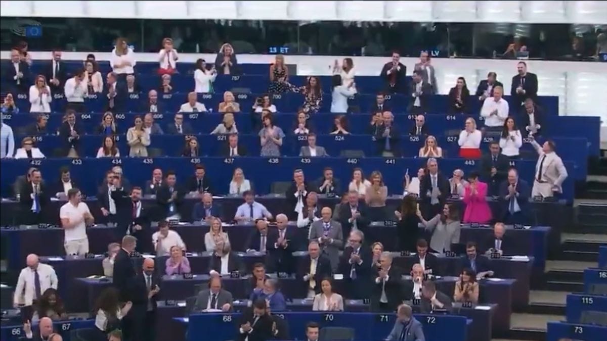 Right-wing members chant 'send them back' in EU Parliament. Return of ...
