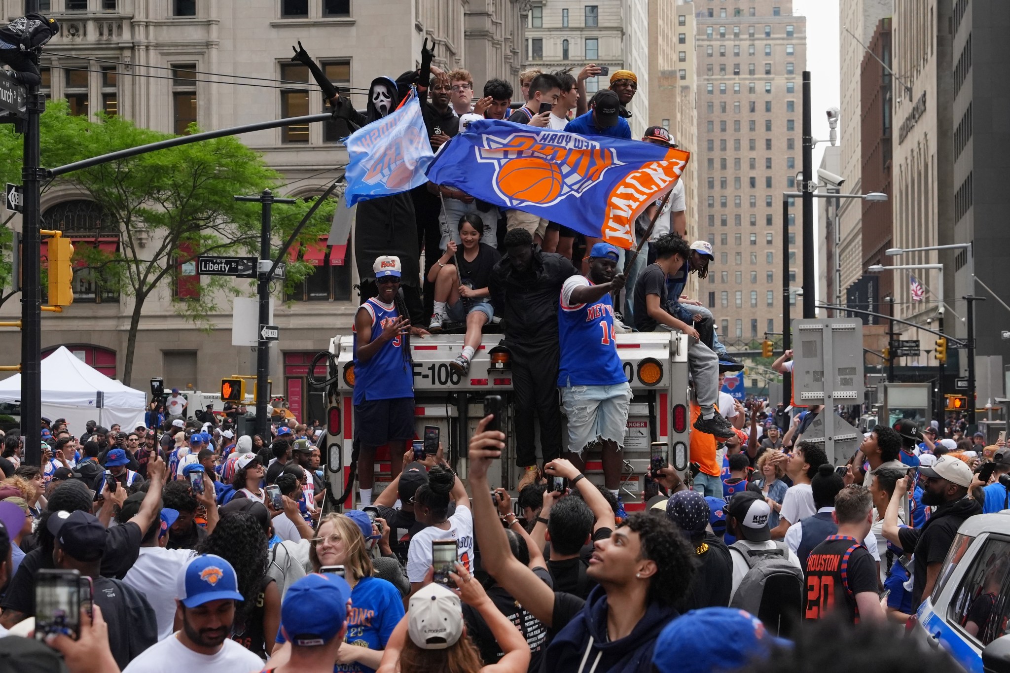 20-year-old slashed in neck near massive NY Knicks championship parade