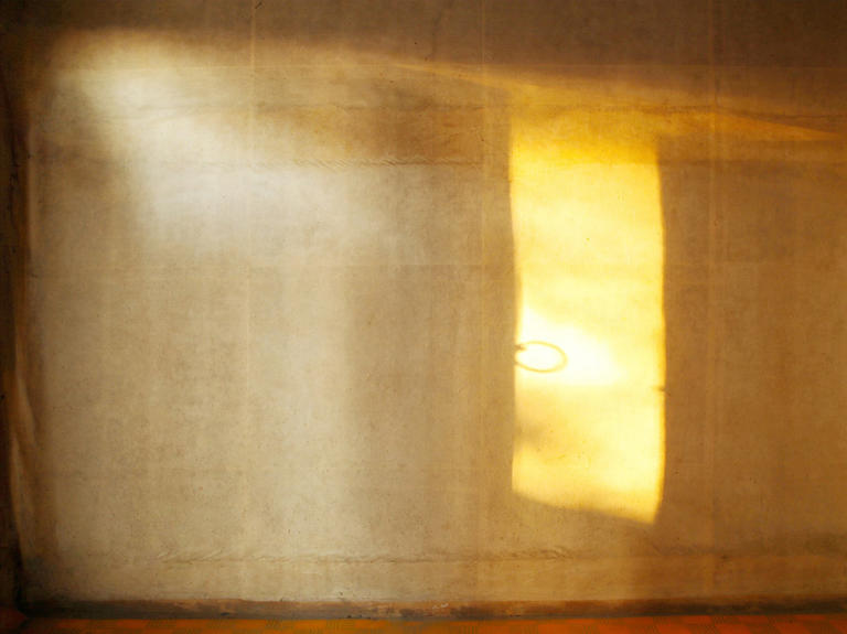 Lee Dong-chun's hanok exhibition captures centuries of heritage