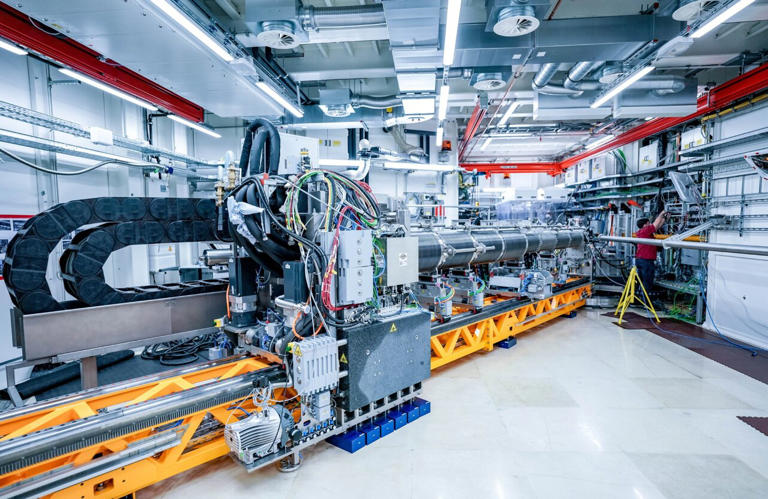 Laser pulses set layered metals vibrating 1 trillion times per second ...