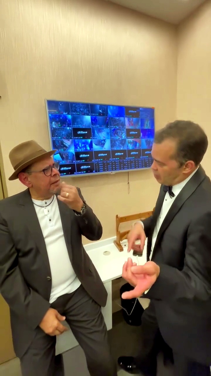 Fernando Villalona con el "alma destrozada" por la partida de Alex Bueno