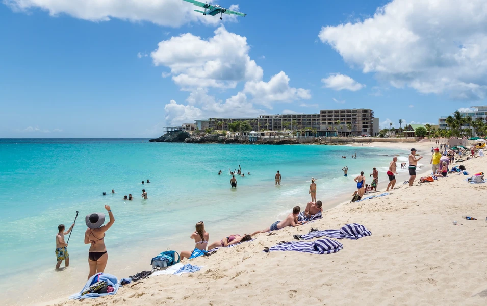 Maho Beach thrills with jets and Caribbean vibes