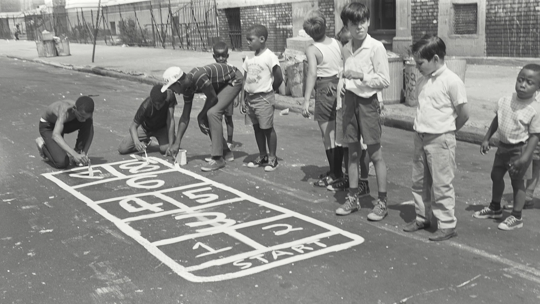 6 classic backyard games of the 1970s