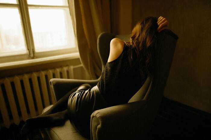 30 behavioral signs someone is going through a difficult time in life