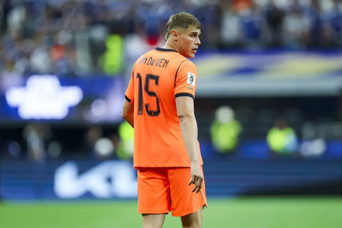 Liverpool make move to sign Micky van de Ven