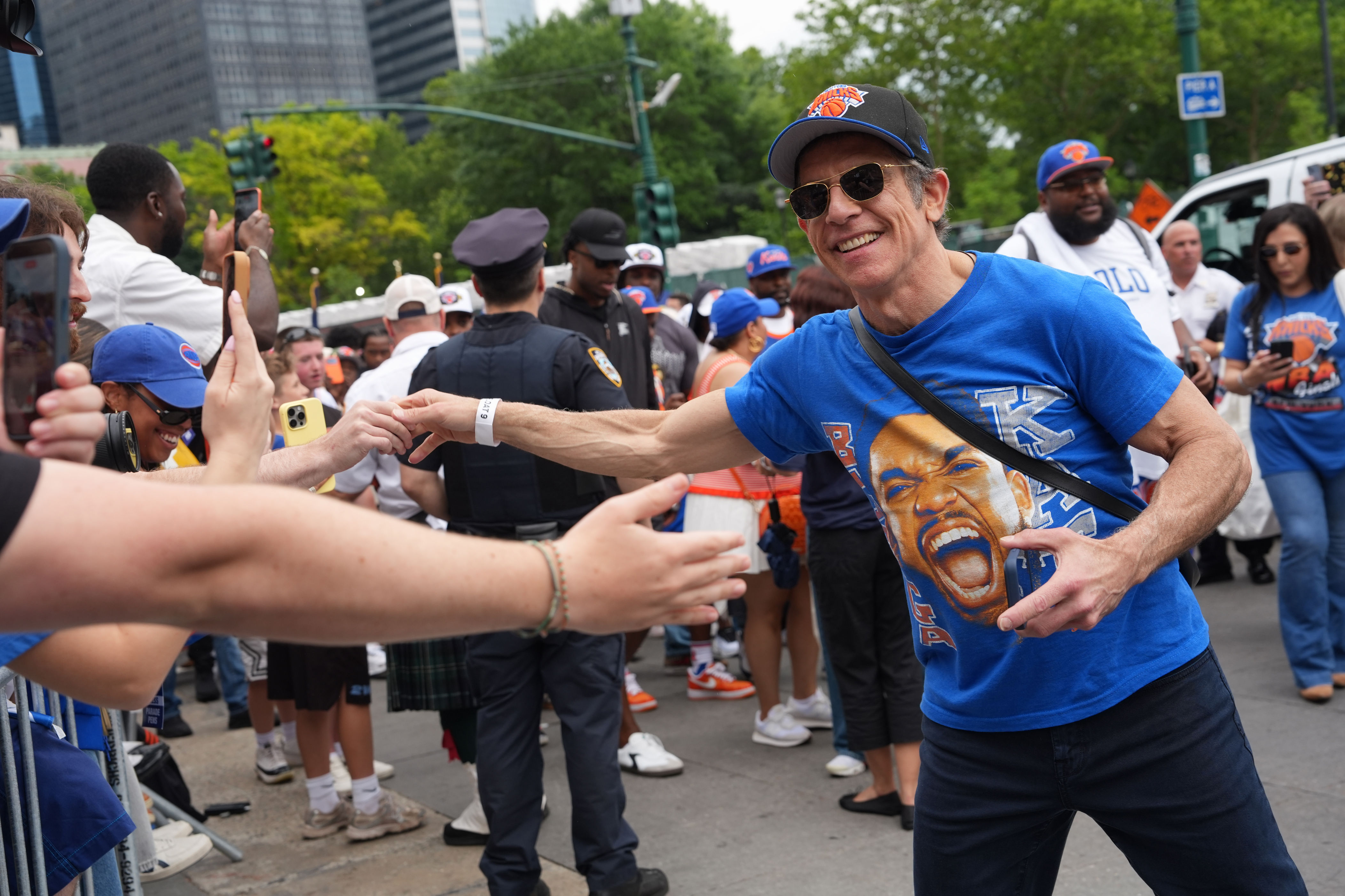 Celebrity Knicks fans join parade in NYC to celebrate historic NBA ...