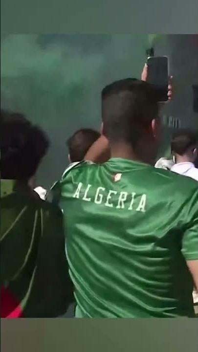 Algeria fans paint Union Station green ahead of World Cup match