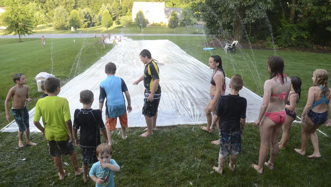 6 classic backyard games of the 1970s