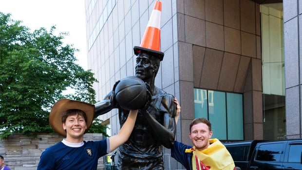 Here's why Scotland fans are putting traffic cones on Boston statues ...