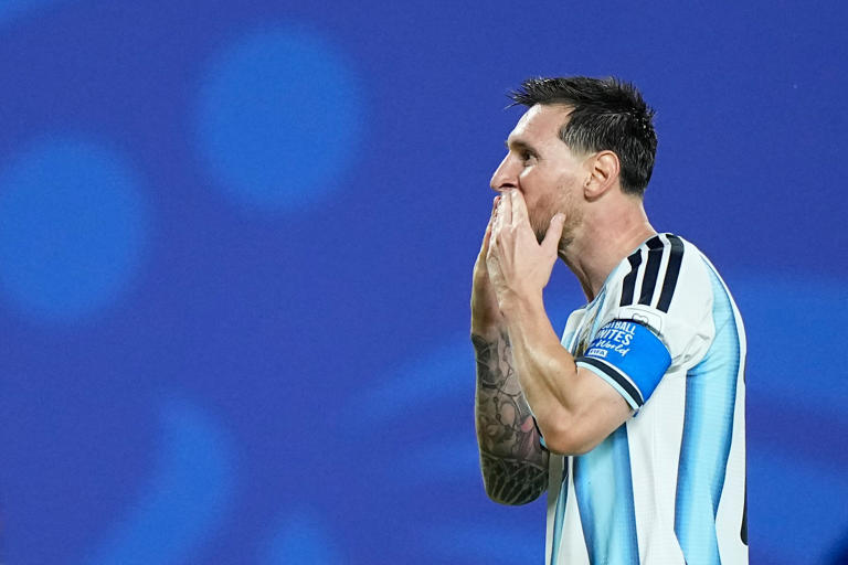 Reports: Messi family confirms Argentina star’s father has health issue