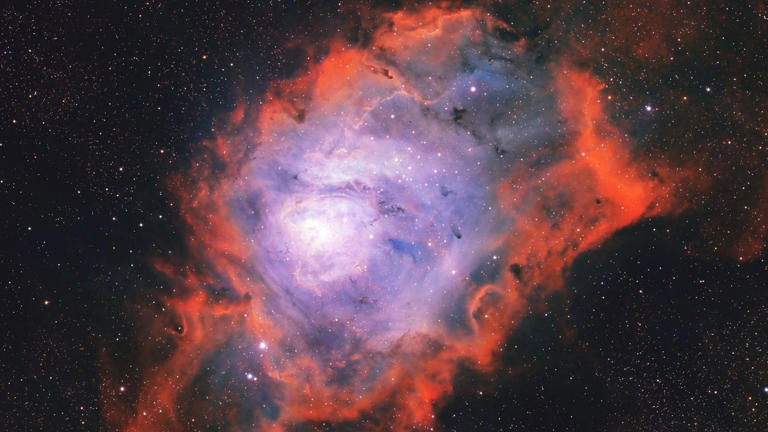 Astrophotographer captures a cosmic lagoon glowing 5,200 light-years ...