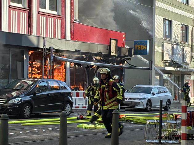 Tedi-Filiale in Bochum in Flammen – Warnung für Anwohner