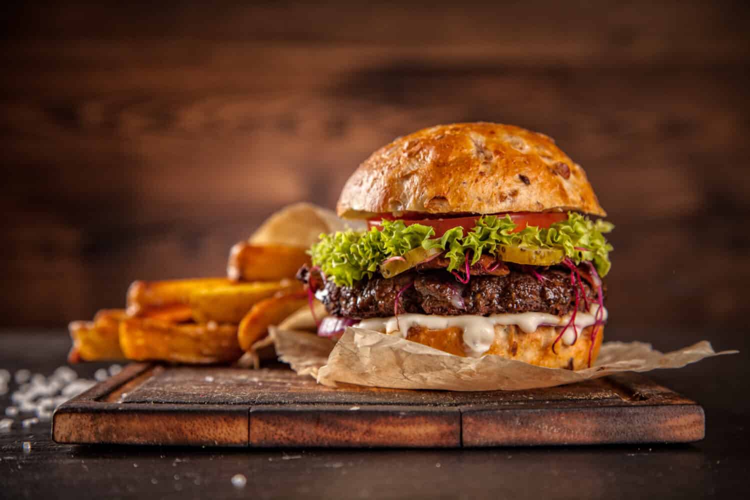 I love Whataburger, but these 8 burger chains are even better