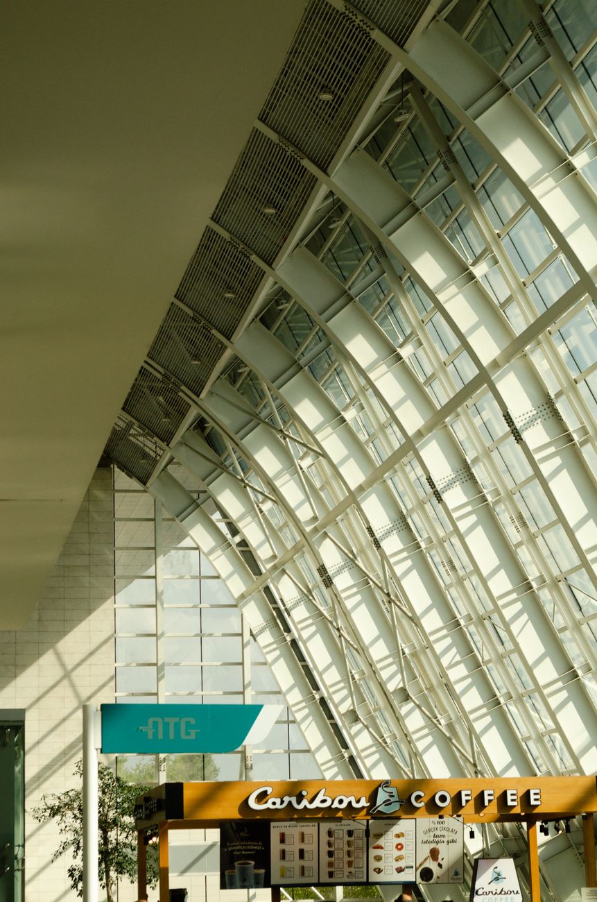 5 airport food habits frequent flyers use to avoid regret