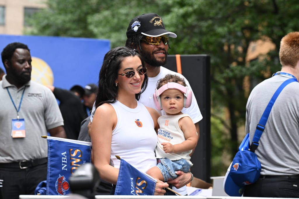 Jalen Brunson lifts Larry O’Brien trophy alongside wife, daughter at ...