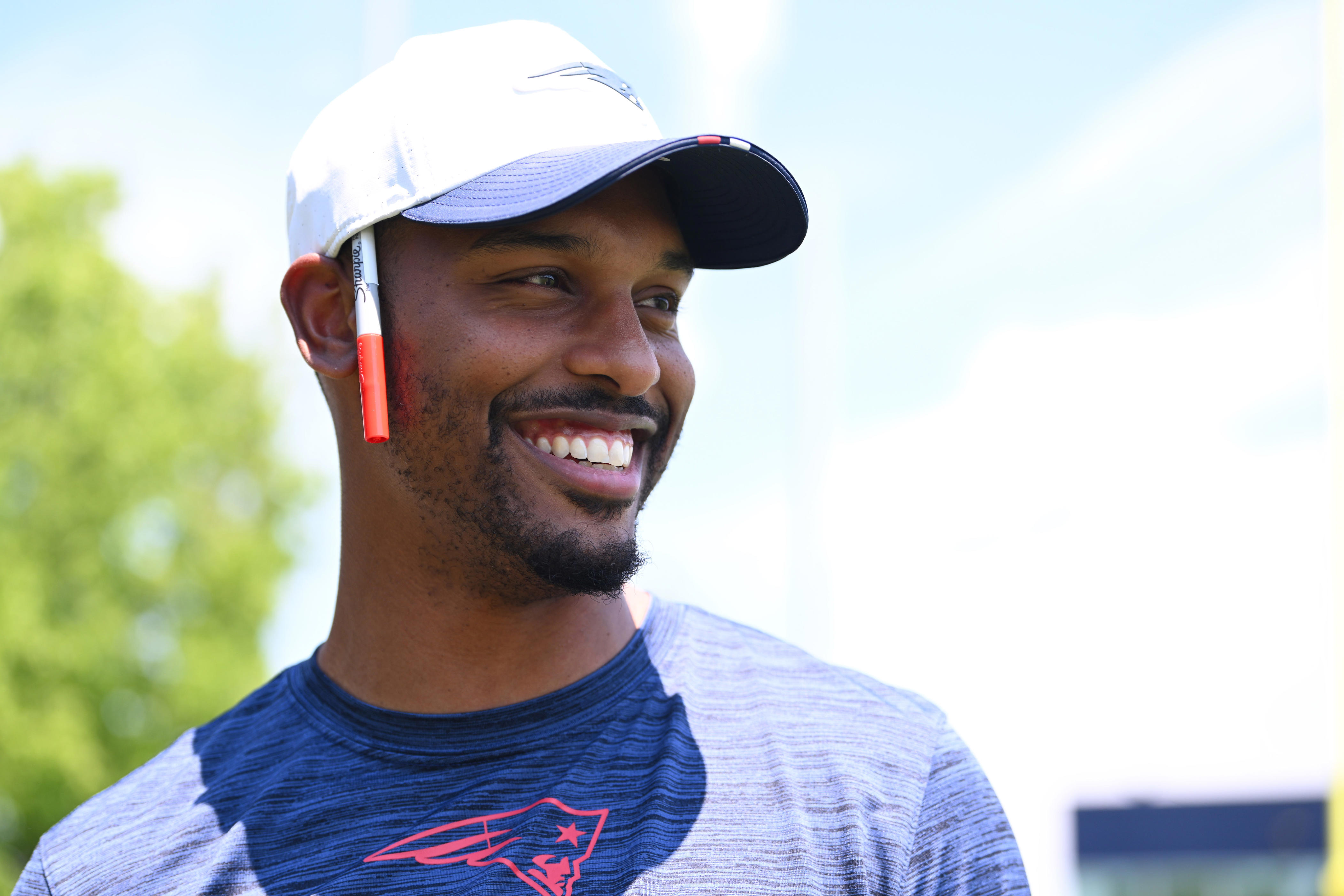 Patriots QB coach reacts to AJ Brown's early impact on Drake Maye