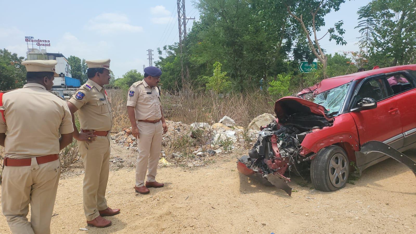 3 of a family dead, 1 injured as car rams into truck