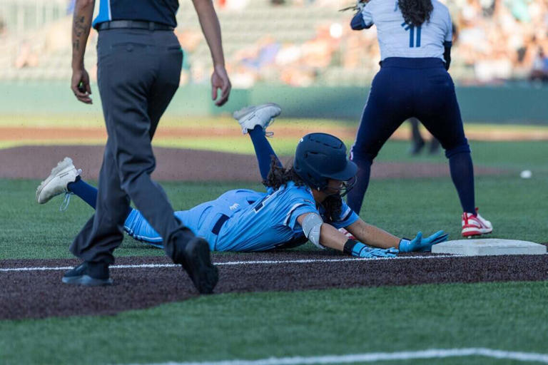 KC Diamonds pro softball debuts with cheers, thrills and victory at ...