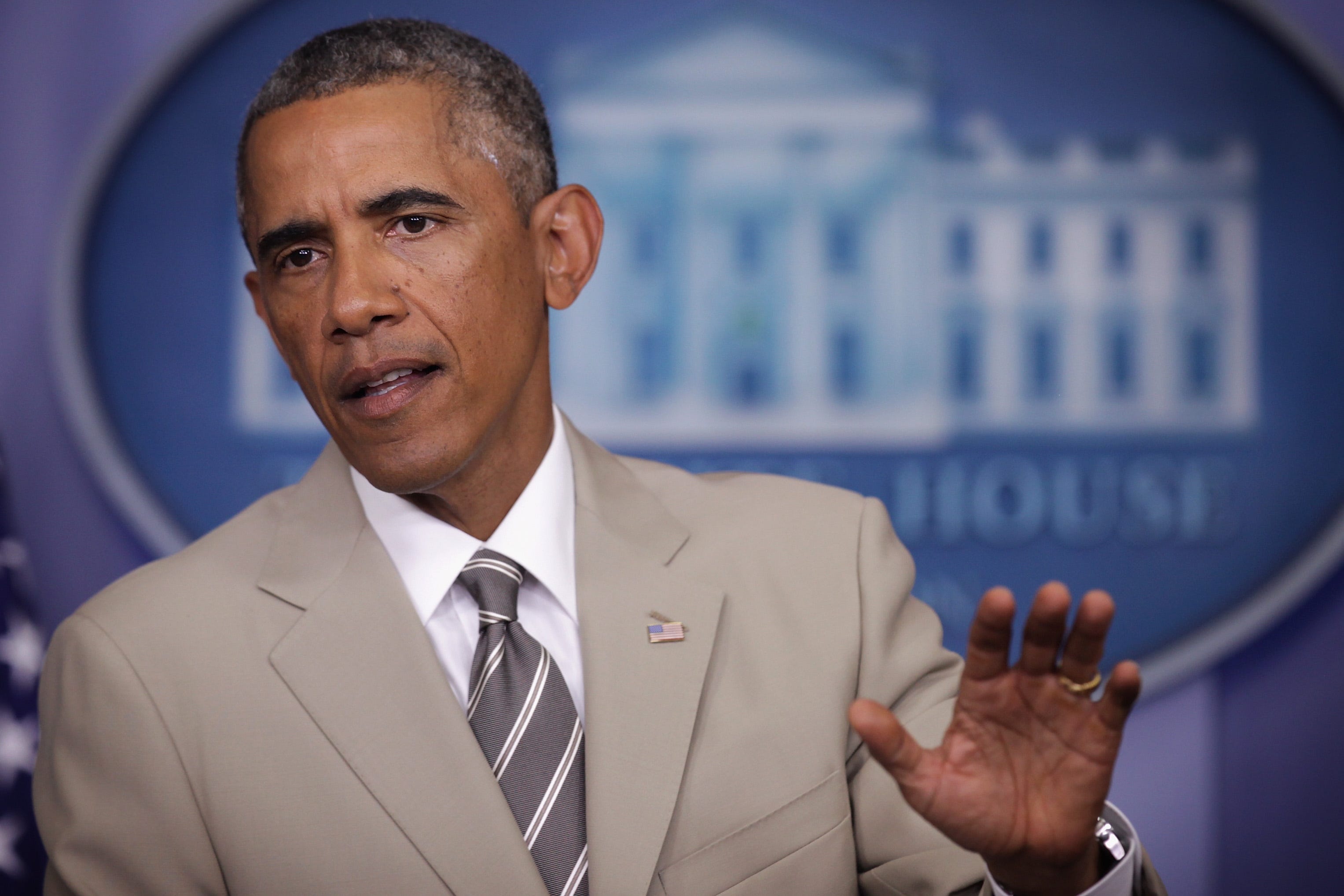 Colbert rocks tan suit after controversial Obama fashion choice